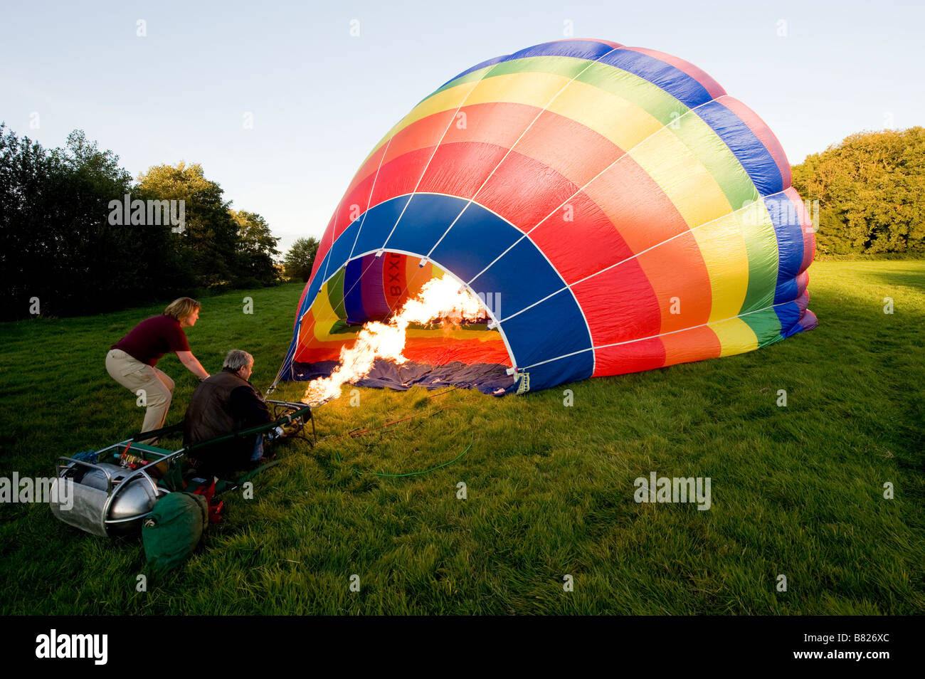 Using burners to inflate a hot air balloon Stock Photo - Alamy