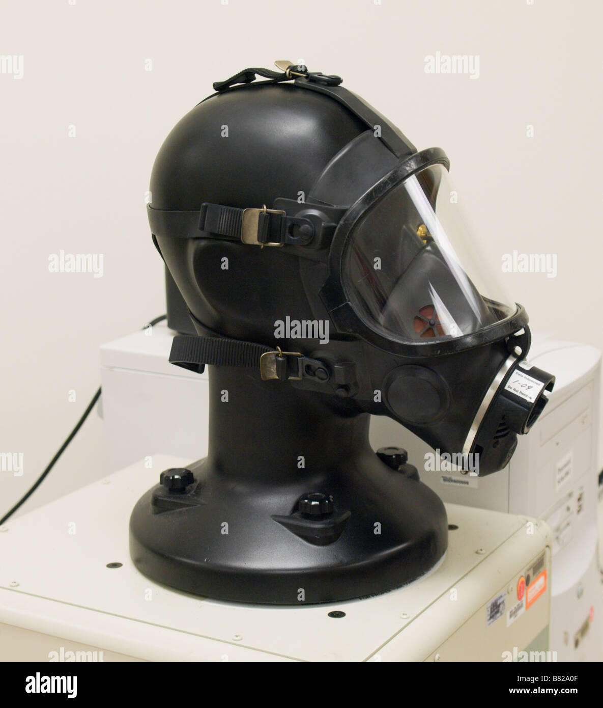 HUMAN BREATHING SIMULATOR TESTS BREATHING AIR MASK AT KENNEDY SPACE ...