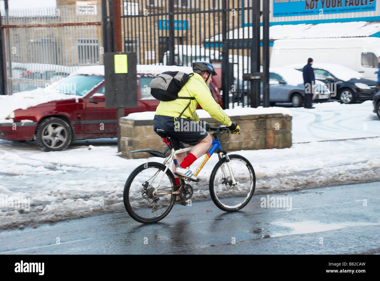 Reflective jacket cyclist hi-res stock photography and images - Alamy