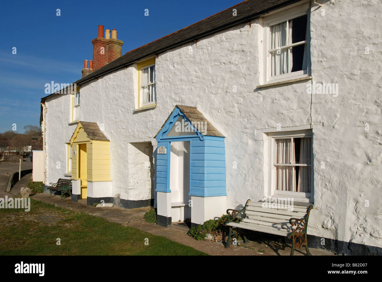Traditional fishermans cottage hi-res stock photography and images - Alamy