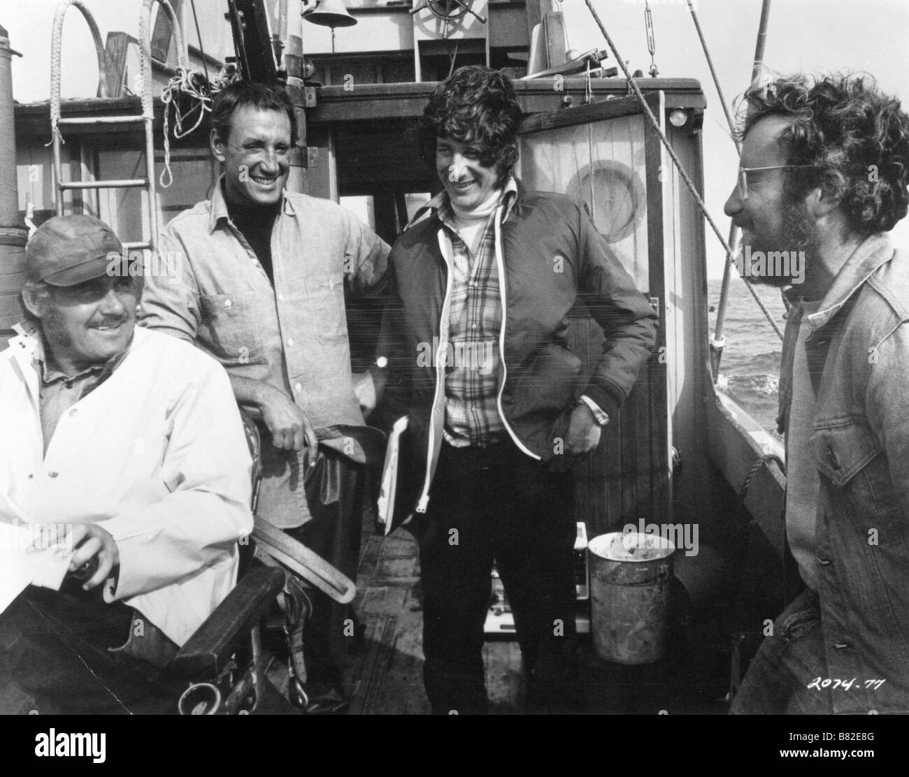 1975 usa director steven spielberg richard dreyfuss roy scheider hi-res stock photography and ...