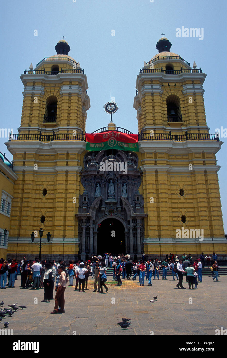 Peruvian people, tourists, visitors, San Francisco Monastery and Church ...