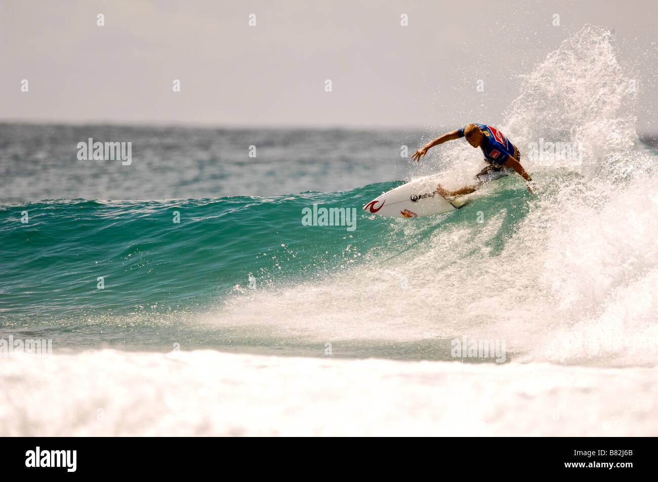 First day of Quicksilver Roxy pro surf competition Snapper Rocks NSW ...