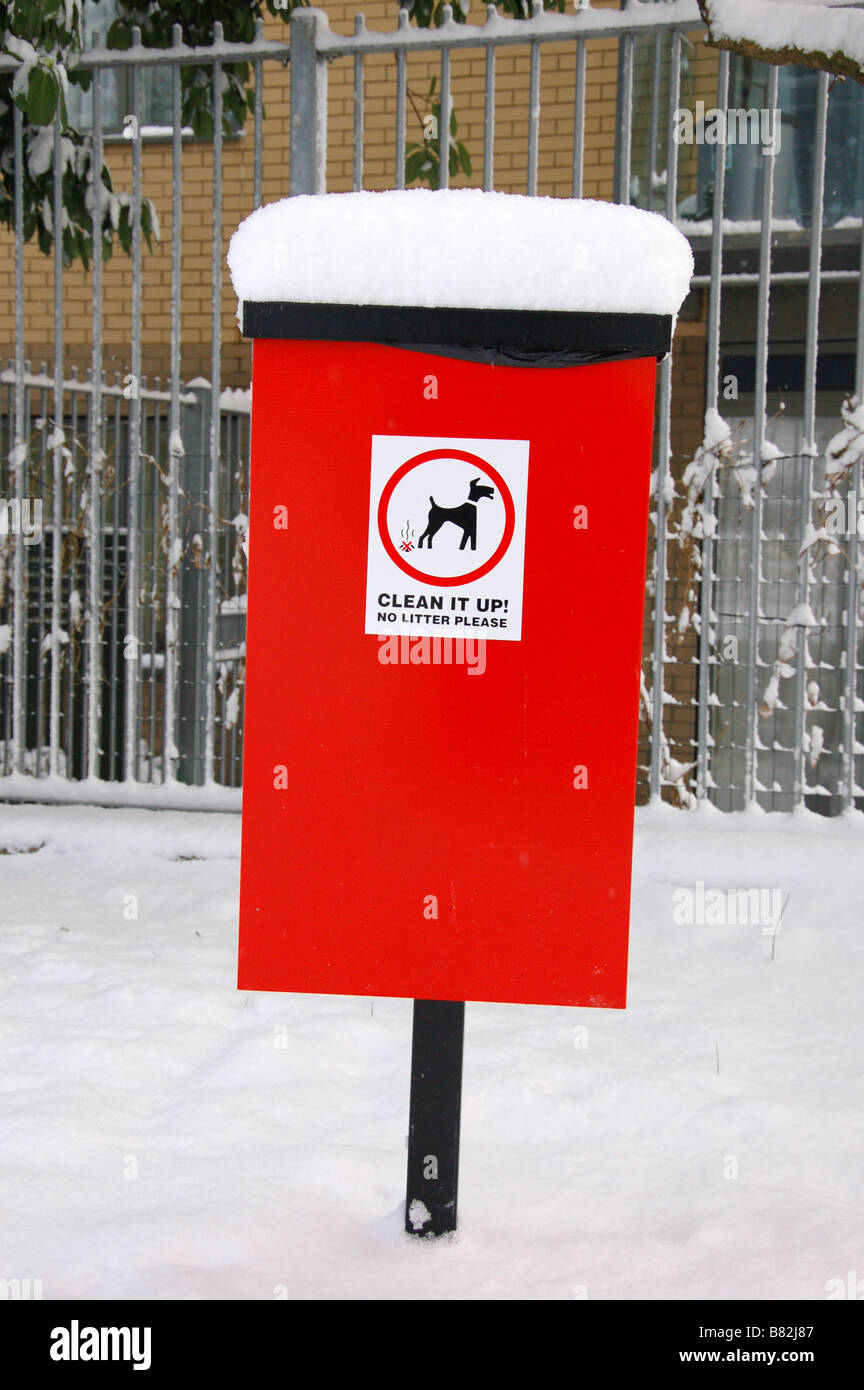 Bright dustbin hi-res stock photography and images - Alamy