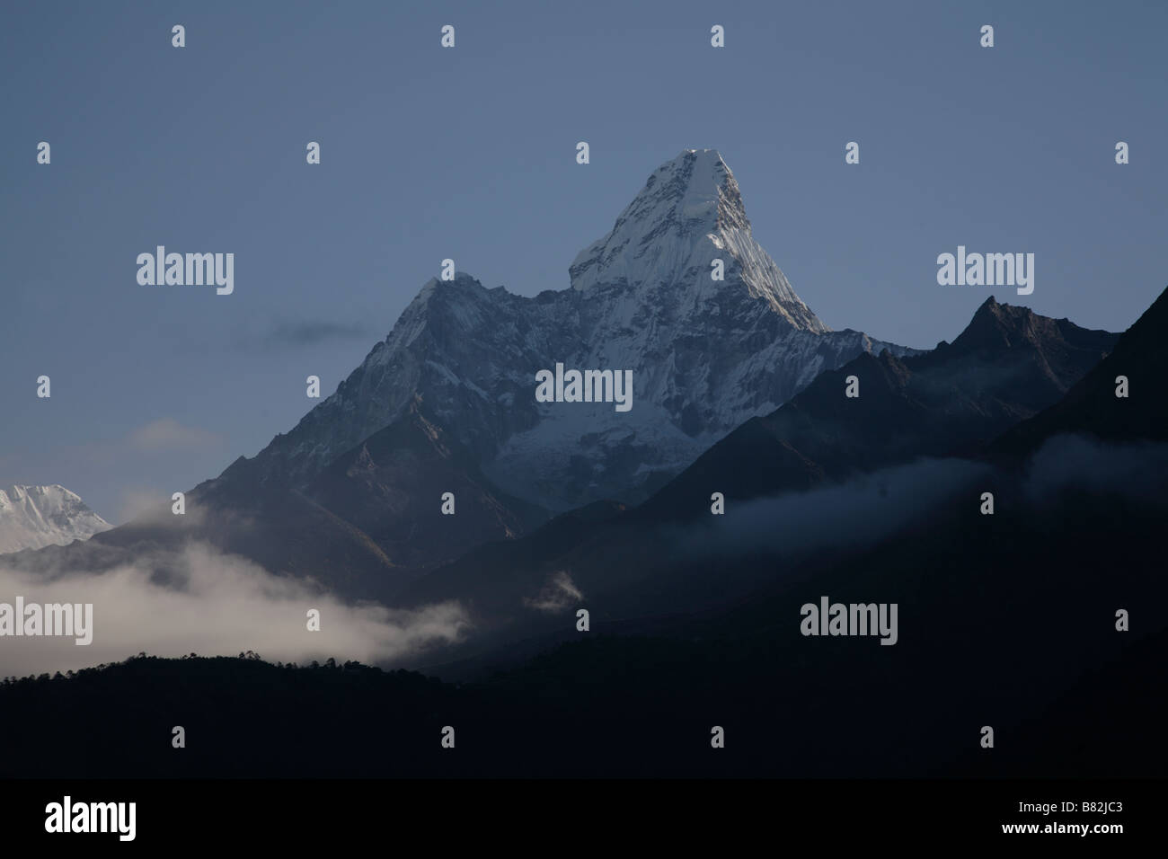 View to ama dablam hi-res stock photography and images - Alamy