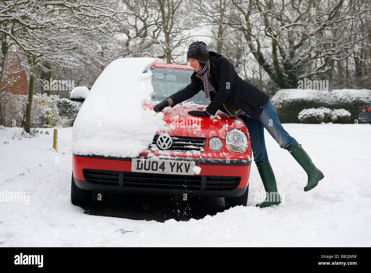 Woman Snow Car Digging High Resolution Stock Photography and Images - Alamy