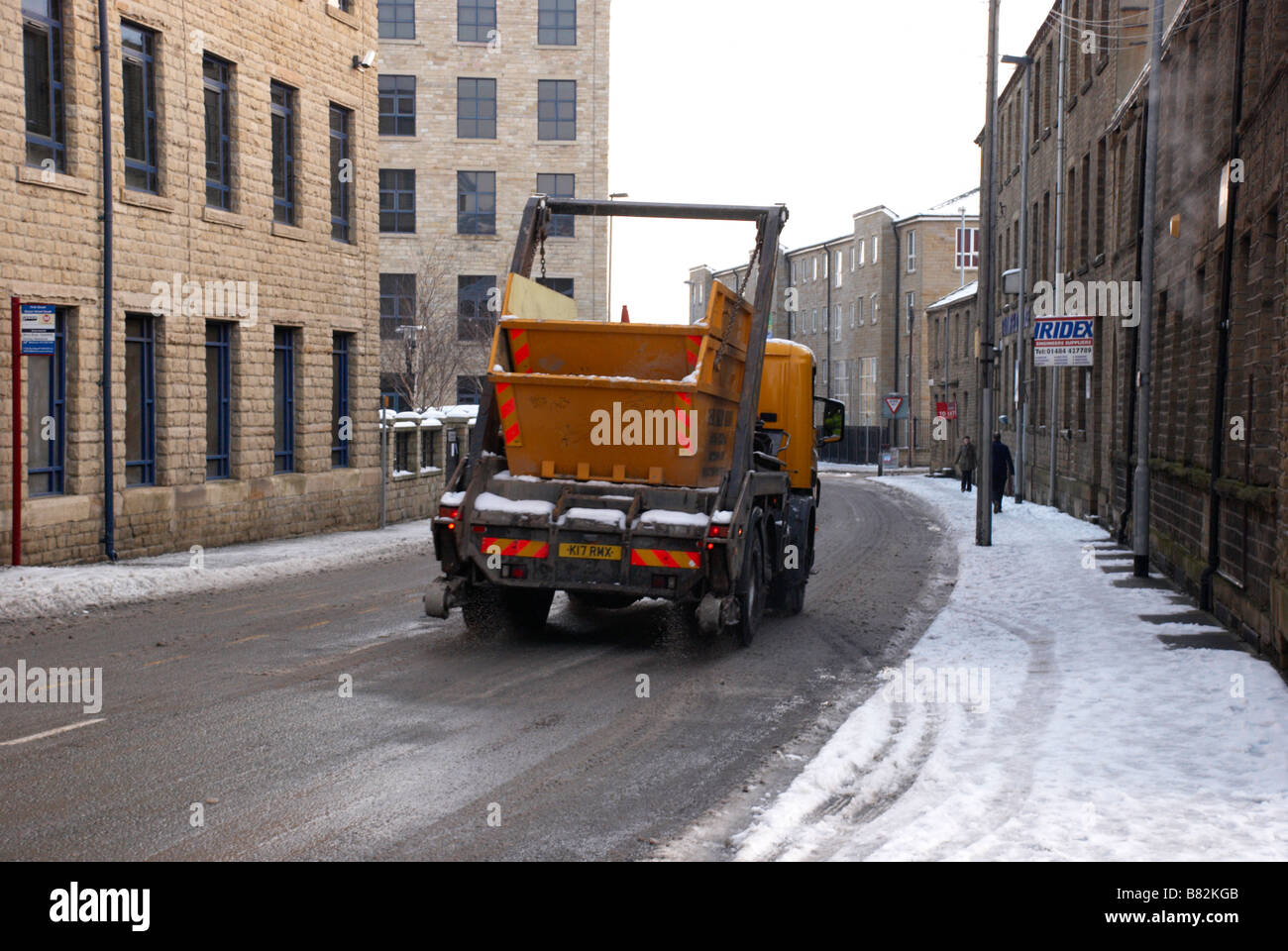 Skip lorry hi-res stock photography and images - Alamy
