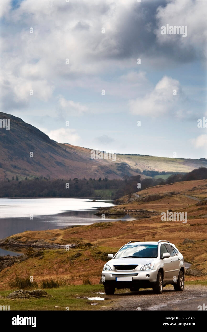 Car side of road uk hi-res stock photography and images - Alamy