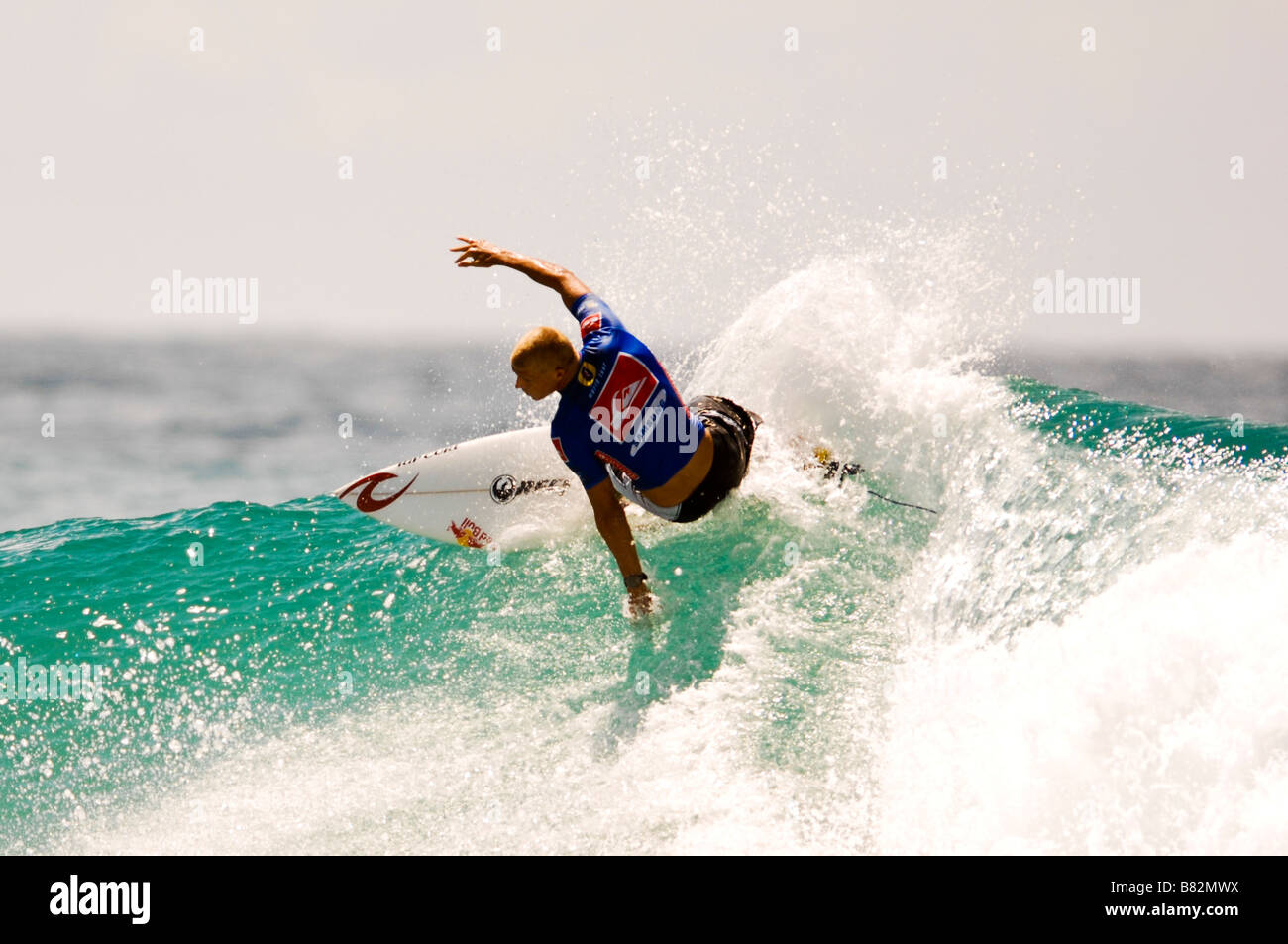 First day of Quicksilver Roxy pro surf competition Snapper Rocks NSW ...