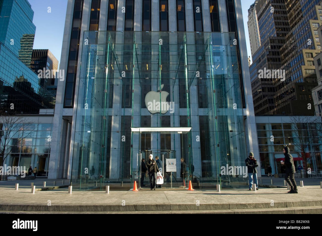 General motors building new york hi-res stock photography and images ...