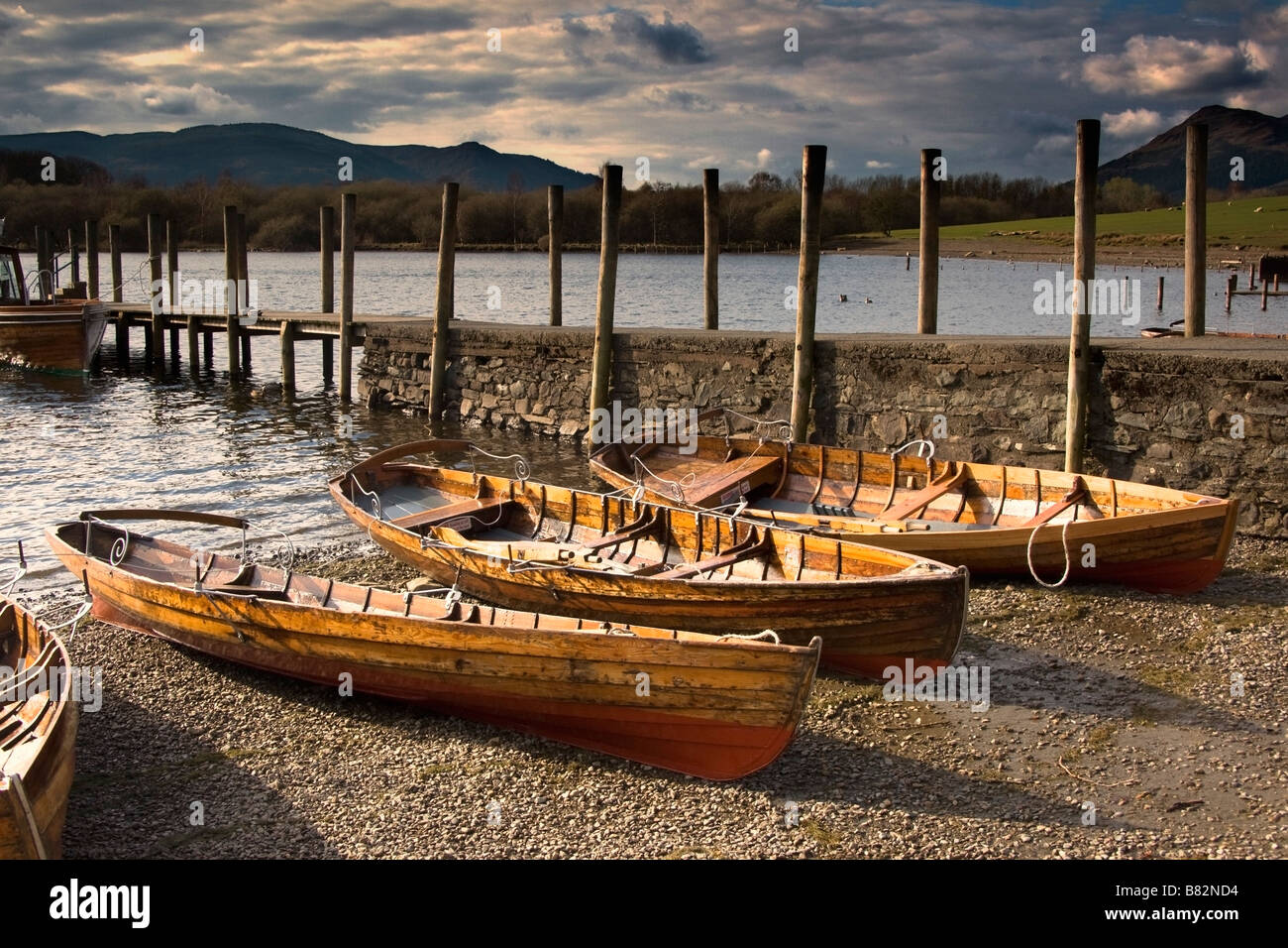 Rowboats on water hi-res stock photography and images - Alamy