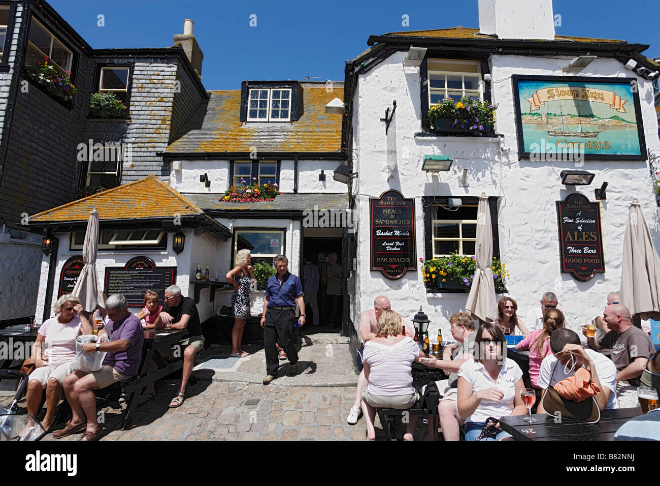 Person in front of house england hi-res stock photography and images ...
