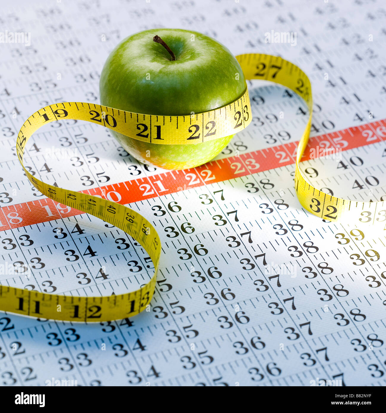 Measuring tape wrapped around green apple Stock Photo - Alamy
