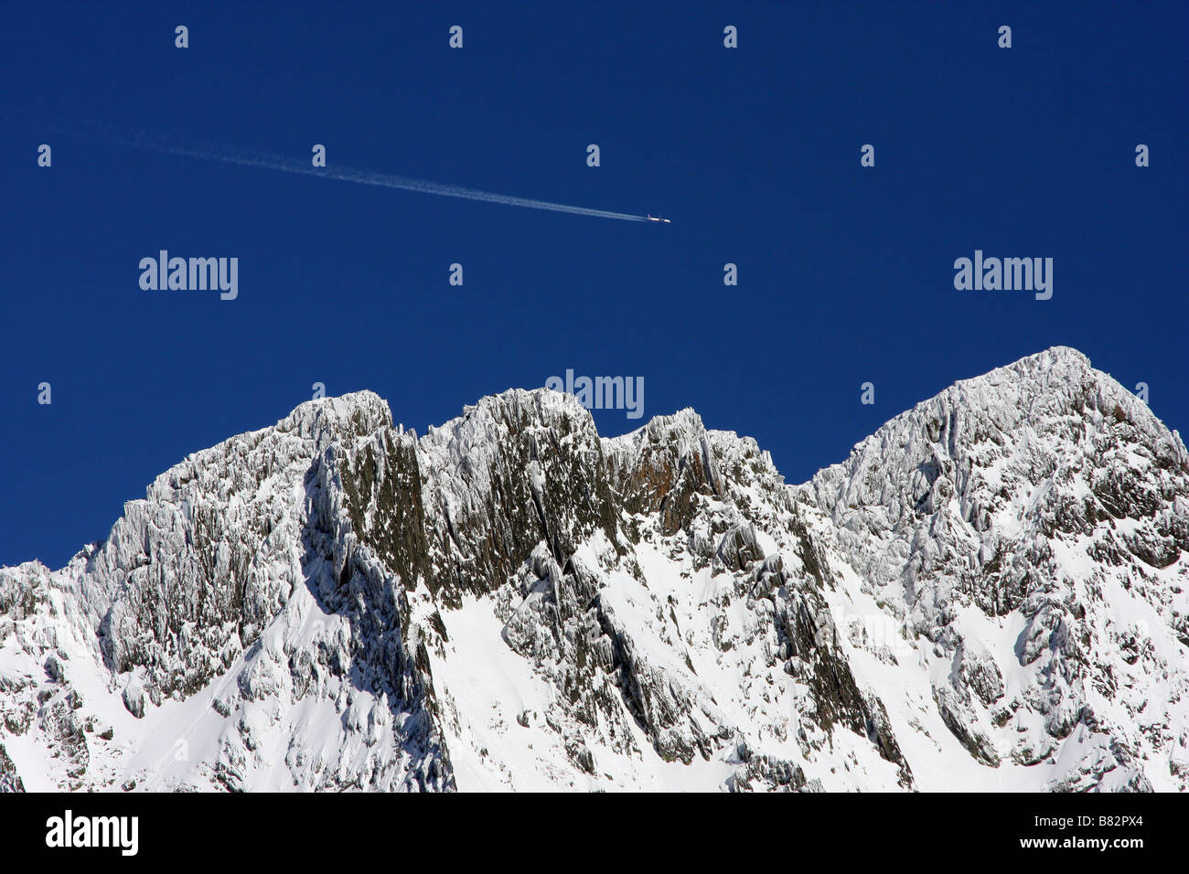 Plane flies over the French Alps Stock Photo - Alamy