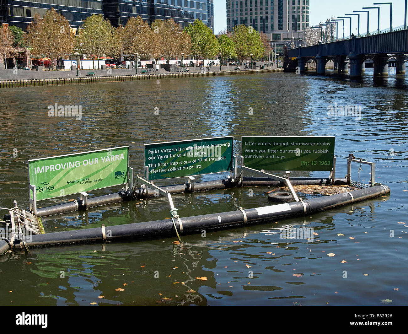 PARKS VICTORIA LITTER TRAP ON THE RIVER YARRA MELBOURNE AUSTRALIA Stock ...