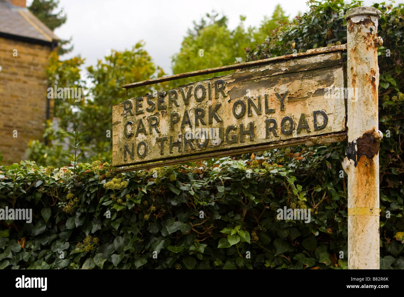 Decrepit road sign to Pitsford Reservoir, Northampton Stock Photo - Alamy