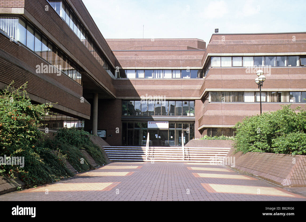 Wolverhampton Civic Centre, looking towards main entrance Stock Photo ...