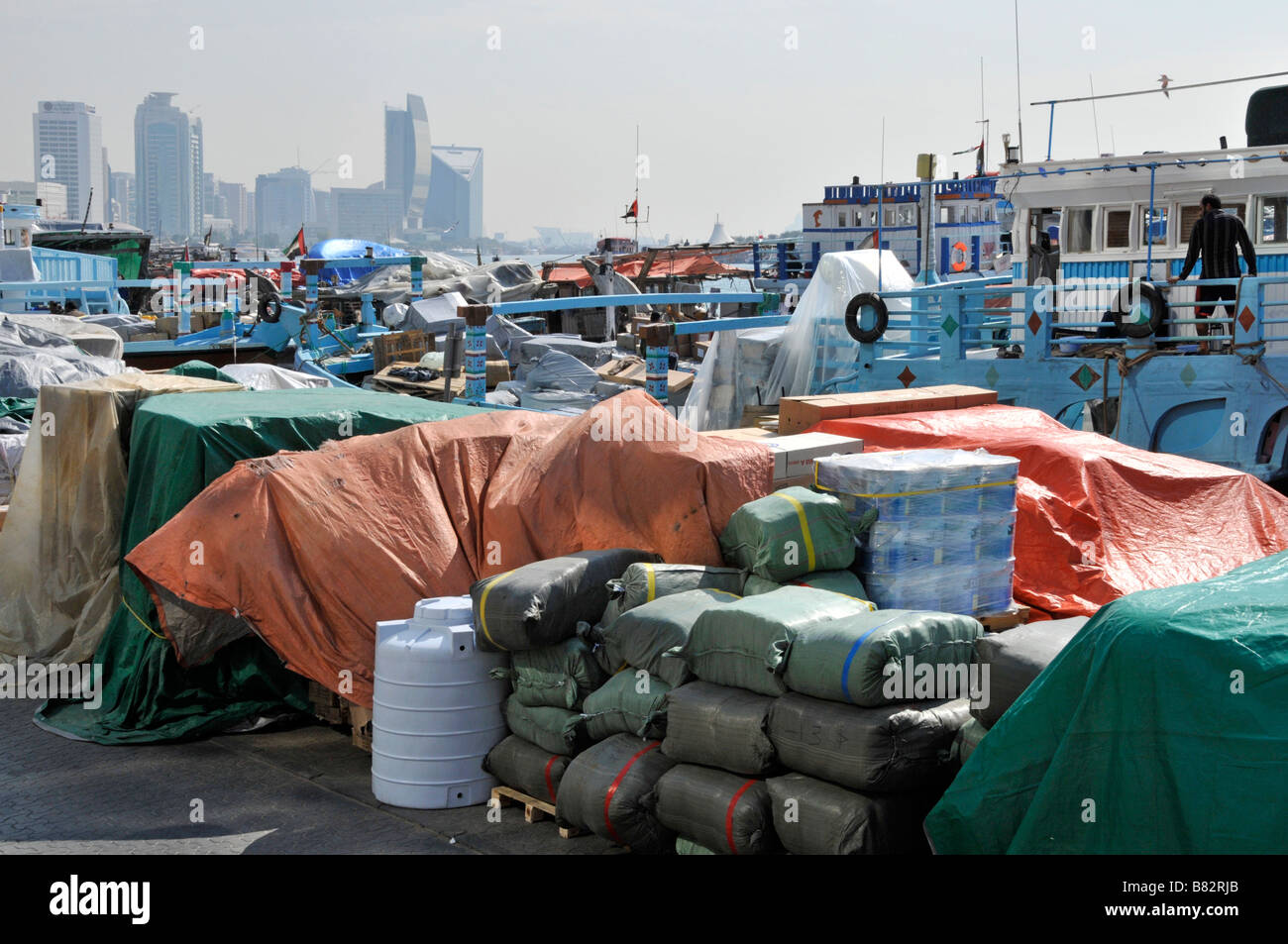 Uae dhow boat hi-res stock photography and images - Alamy
