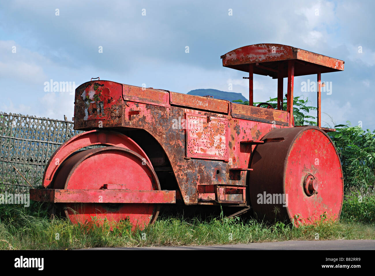 Red steam roller hi-res stock photography and images - Alamy