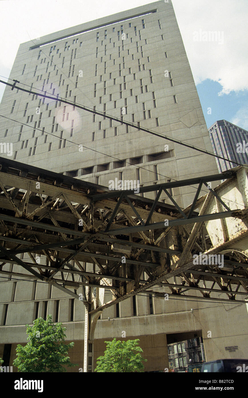 Chicago, Metropolitan Correctional Center, a downtown federal remand ...