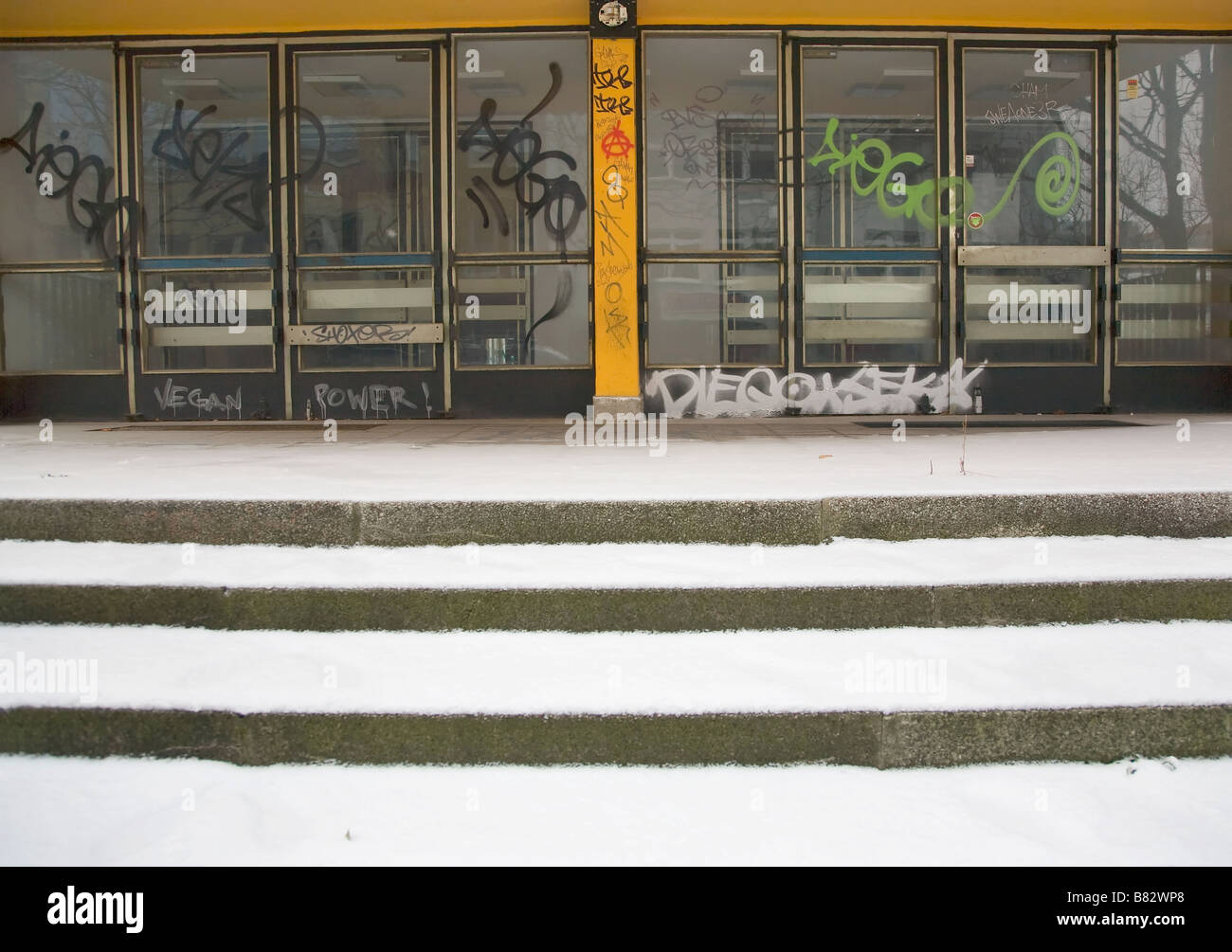 Ice stairs steps hi-res stock photography and images - Alamy