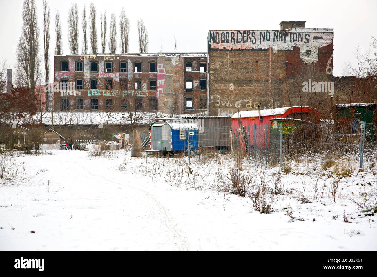 Dissused abandoned squatters graffiti hi-res stock photography and ...