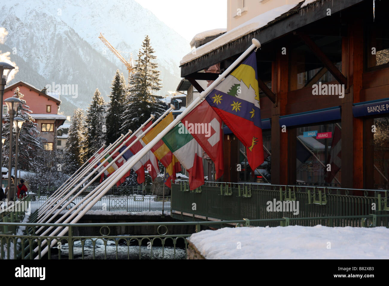 Hotel flags hi-res stock photography and images - Alamy