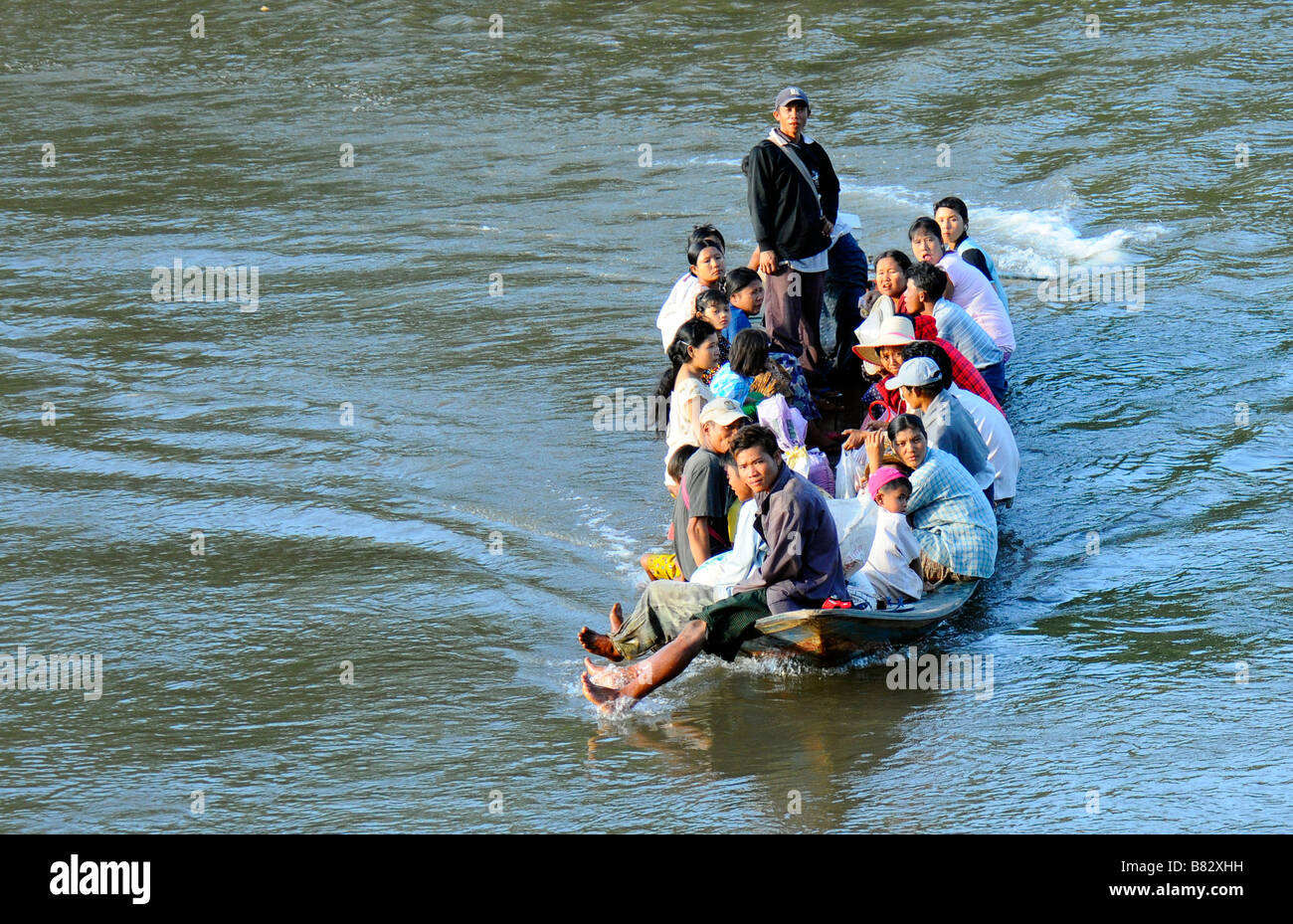 Burmese people crossing Moei river from Burmese side to Thai side,Tak ...