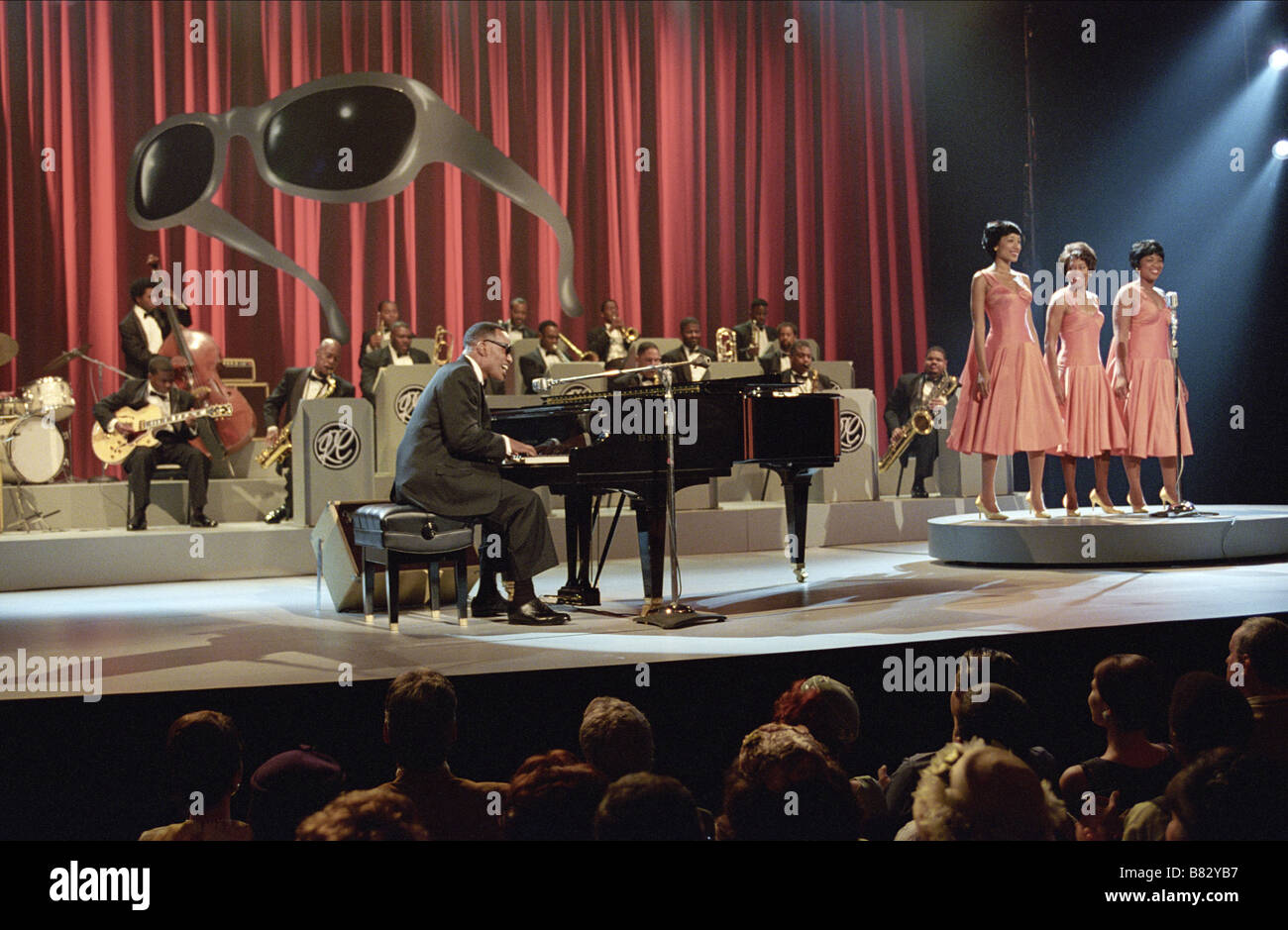 Ray Year: 2004 - USA Jamie Foxx Director: Taylor Hackford Stock Photo ...