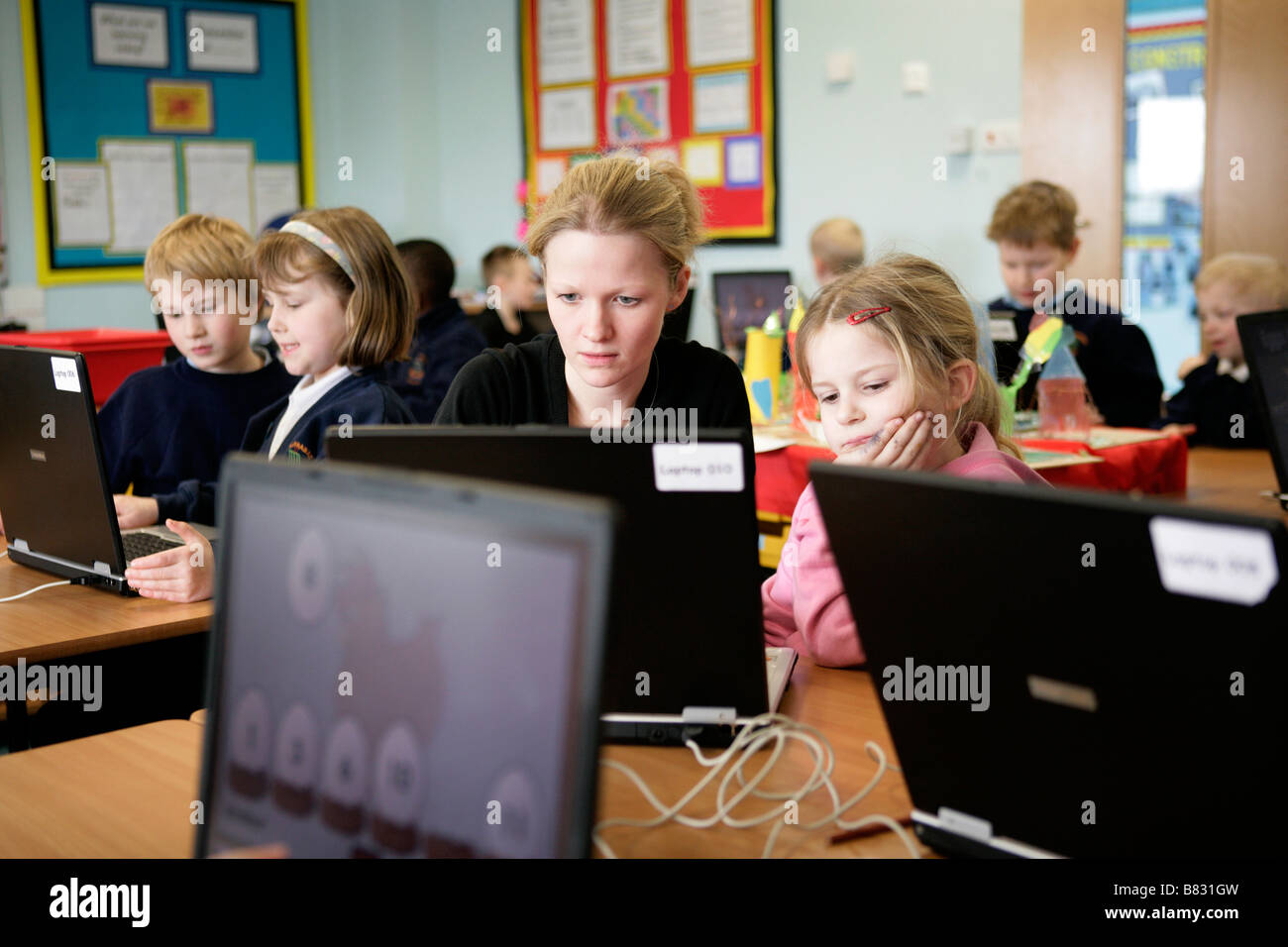 Pupils working computers hi-res stock photography and images - Alamy