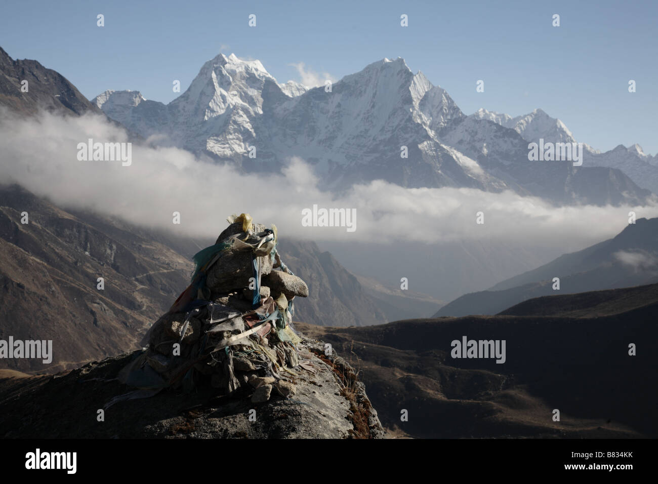 Rock carin above Machhermo Gokyo valley Nepal Stock Photo - Alamy