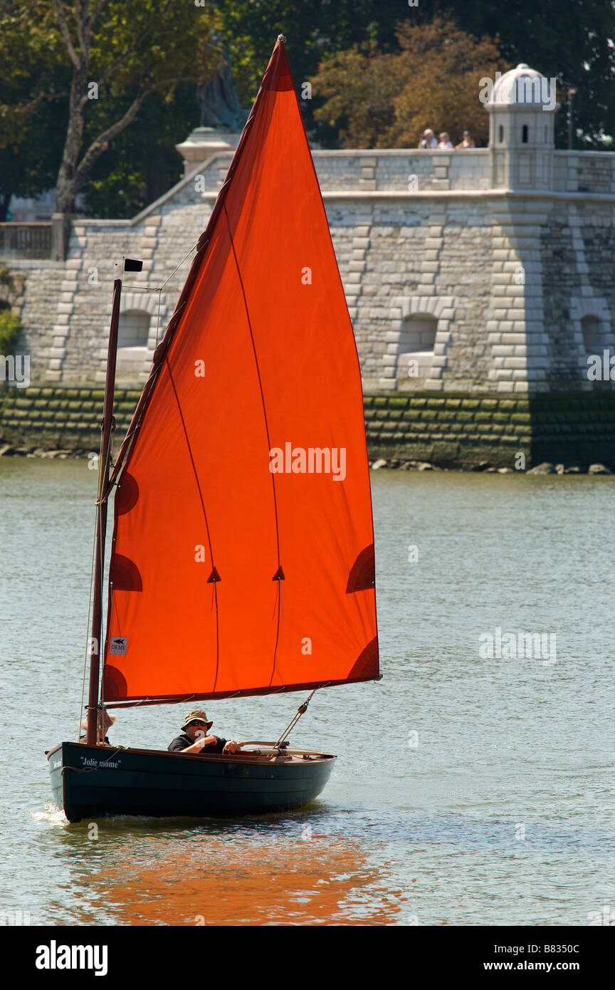 Small sailing boat on the city river hi-res stock photography and ...