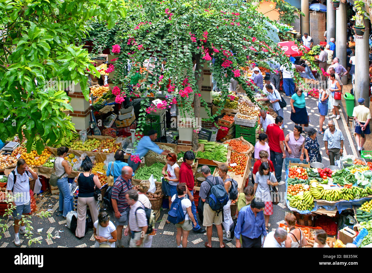 Bustling Funchal market in Madeira Stock Photo - Alamy