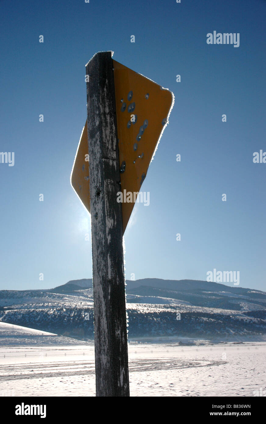 The backside of a rural road sign, rimmed in frost Stock Photo - Alamy