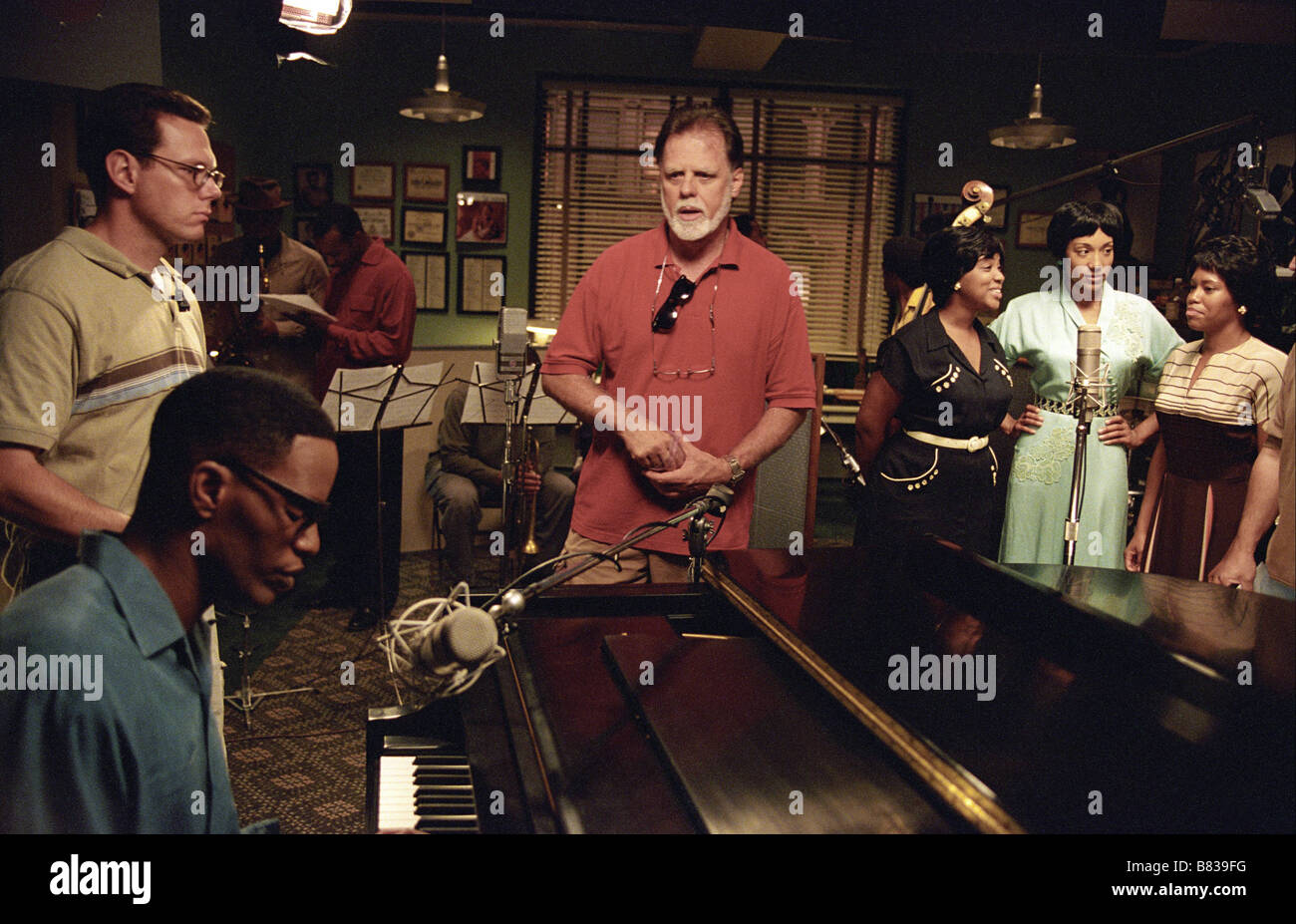Taylor hackford on set hi-res stock photography and images - Alamy