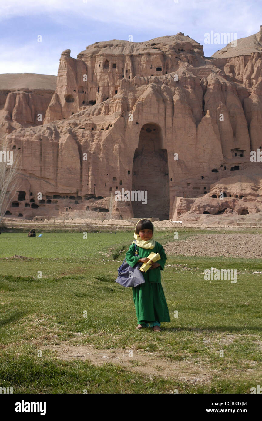 Le Cahier Buda as sharm foru rikht (2007) Iran Buddha collapsed out of ...