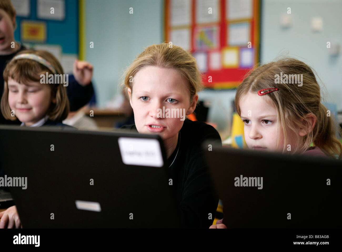 Pupils working computers hi-res stock photography and images - Alamy