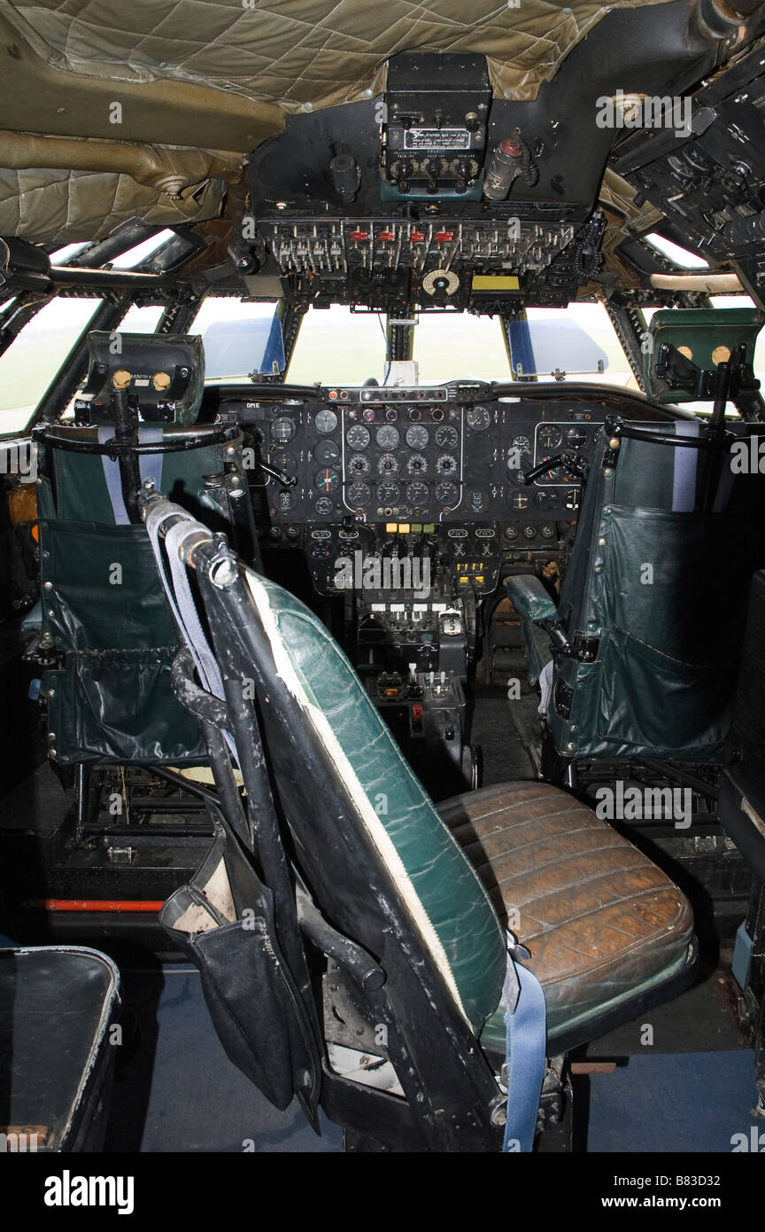 Shackleton aircraft hi-res stock photography and images - Alamy