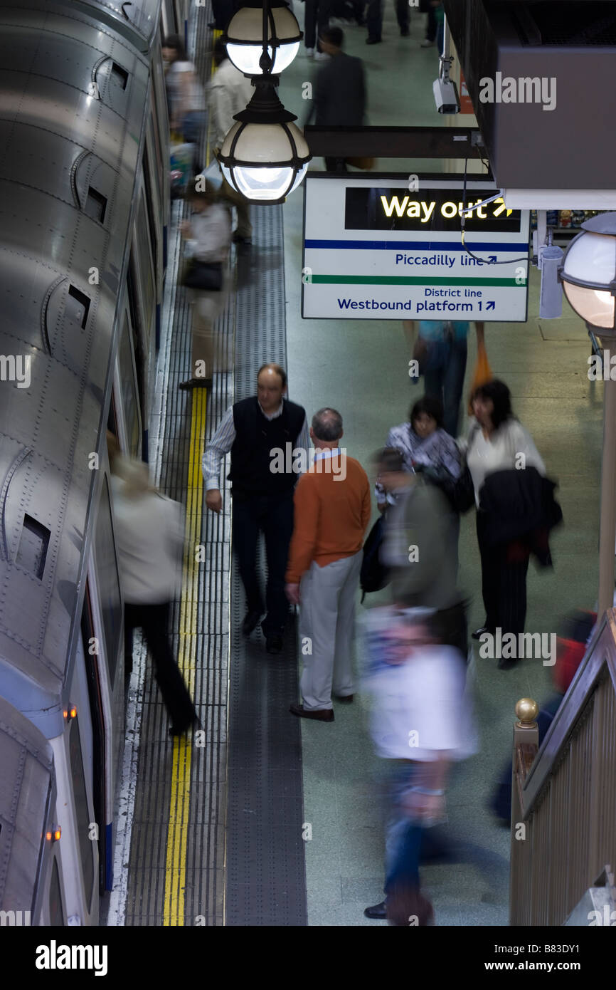 London underground people hi-res stock photography and images - Alamy