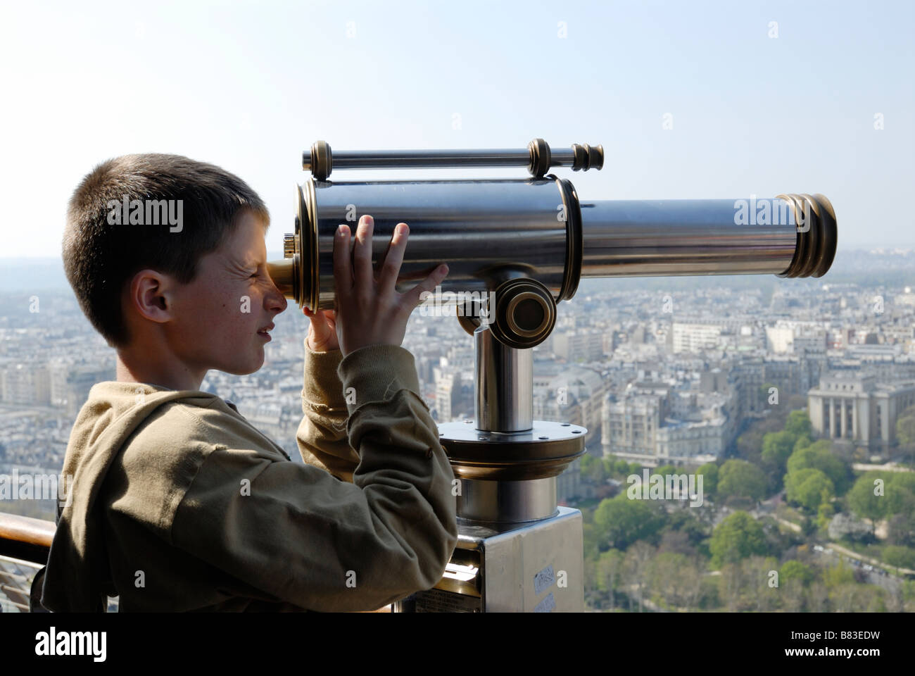 boy using binoculars Stock Photo - Alamy
