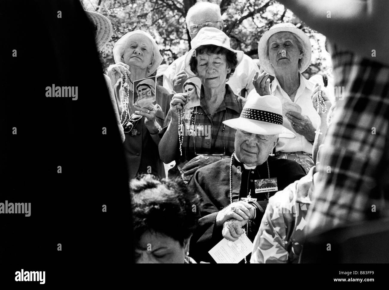 Catholic praying rosary Black and White Stock Photos & Images - Alamy