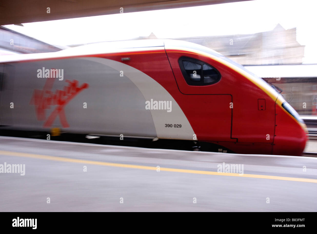 Virgin rail train platform hi-res stock photography and images - Alamy