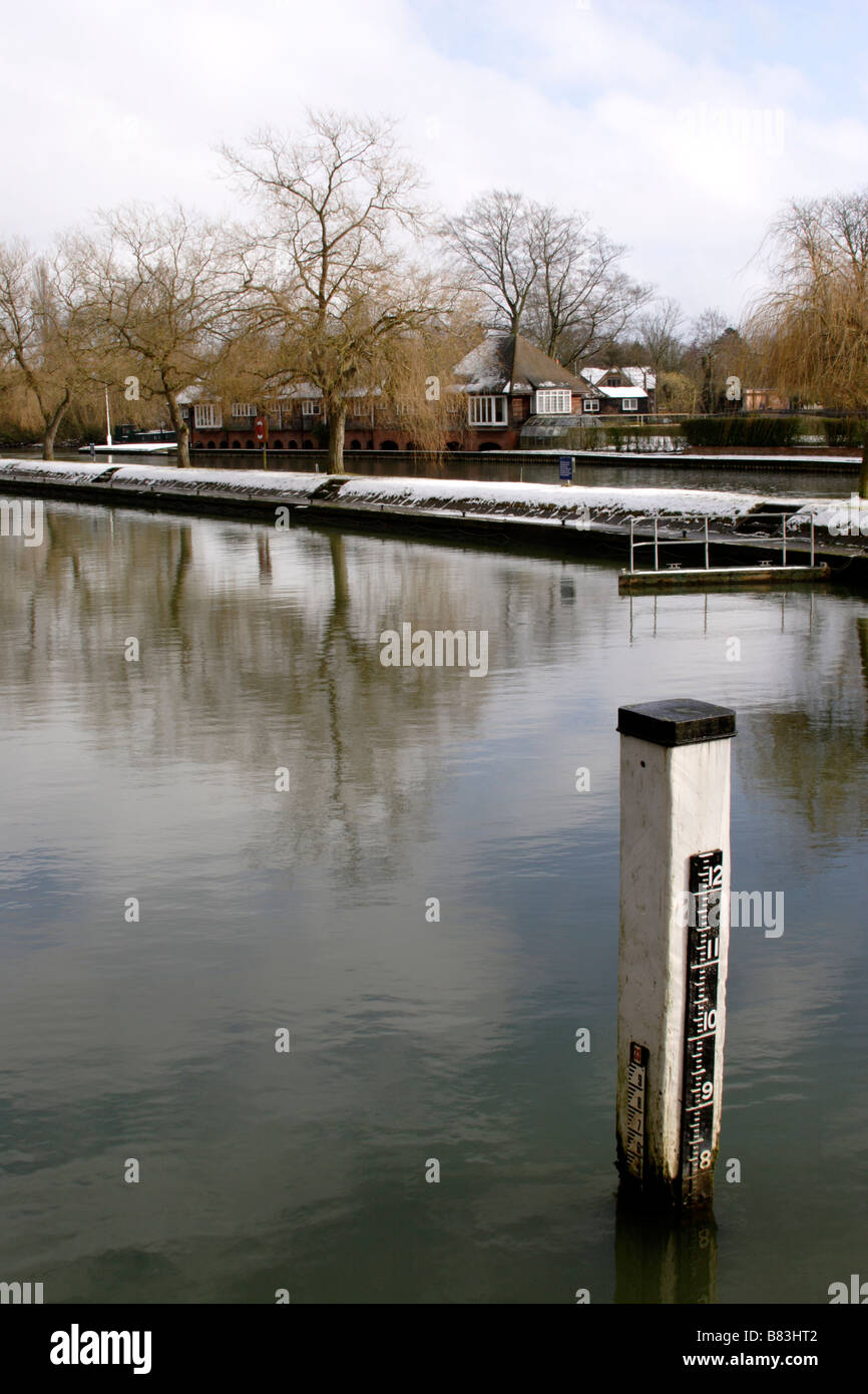 River Thames at Shiplake Lock Oxfordshire Winter 2009 Stock Photo - Alamy