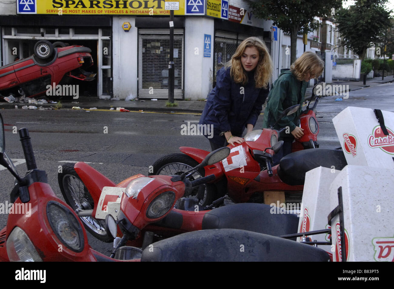 28 Weeks Later Year : 2007 UK Imogen Poots, Mackintosh Muggleton ...