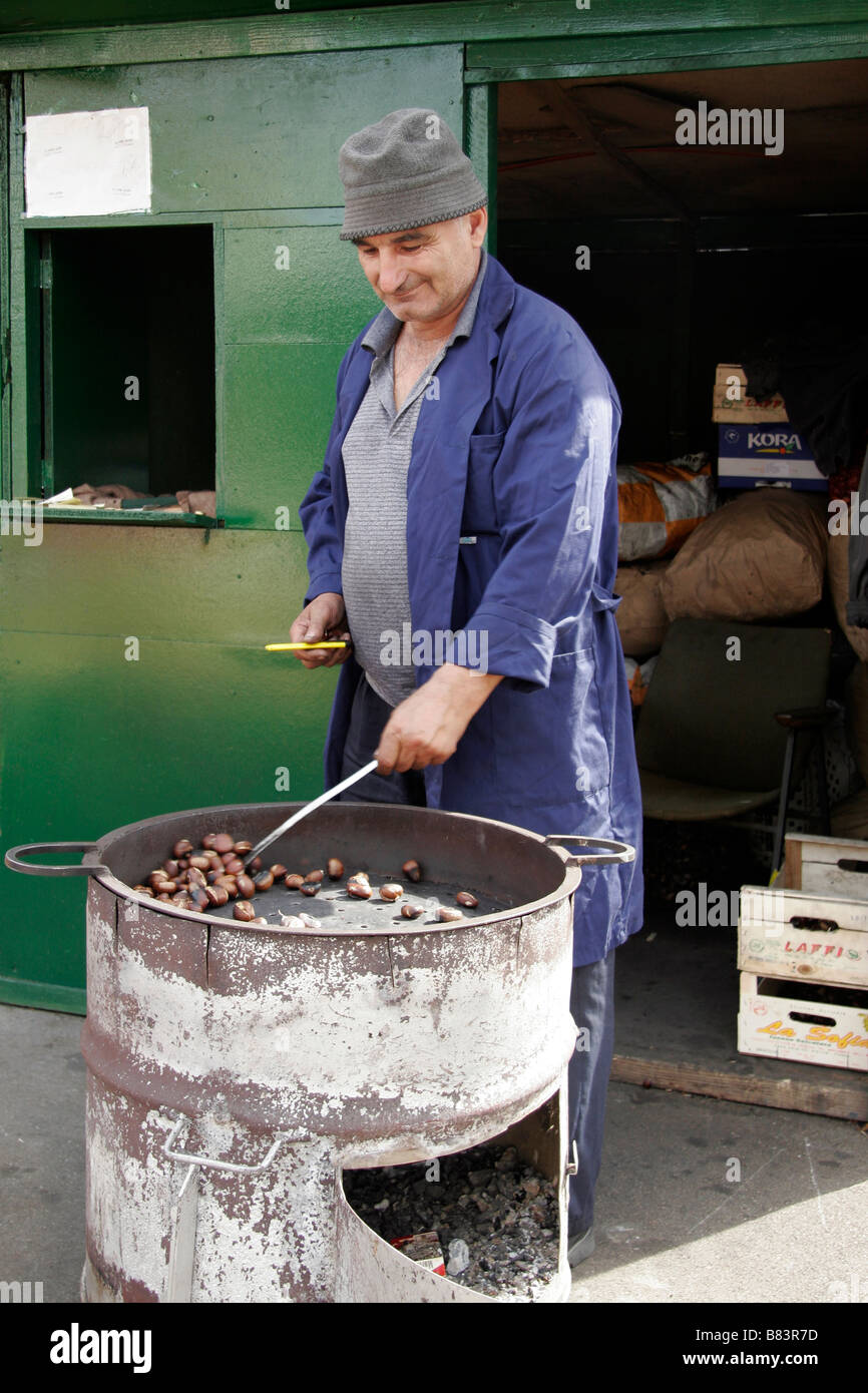 Chestnut vendor hi-res stock photography and images - Alamy