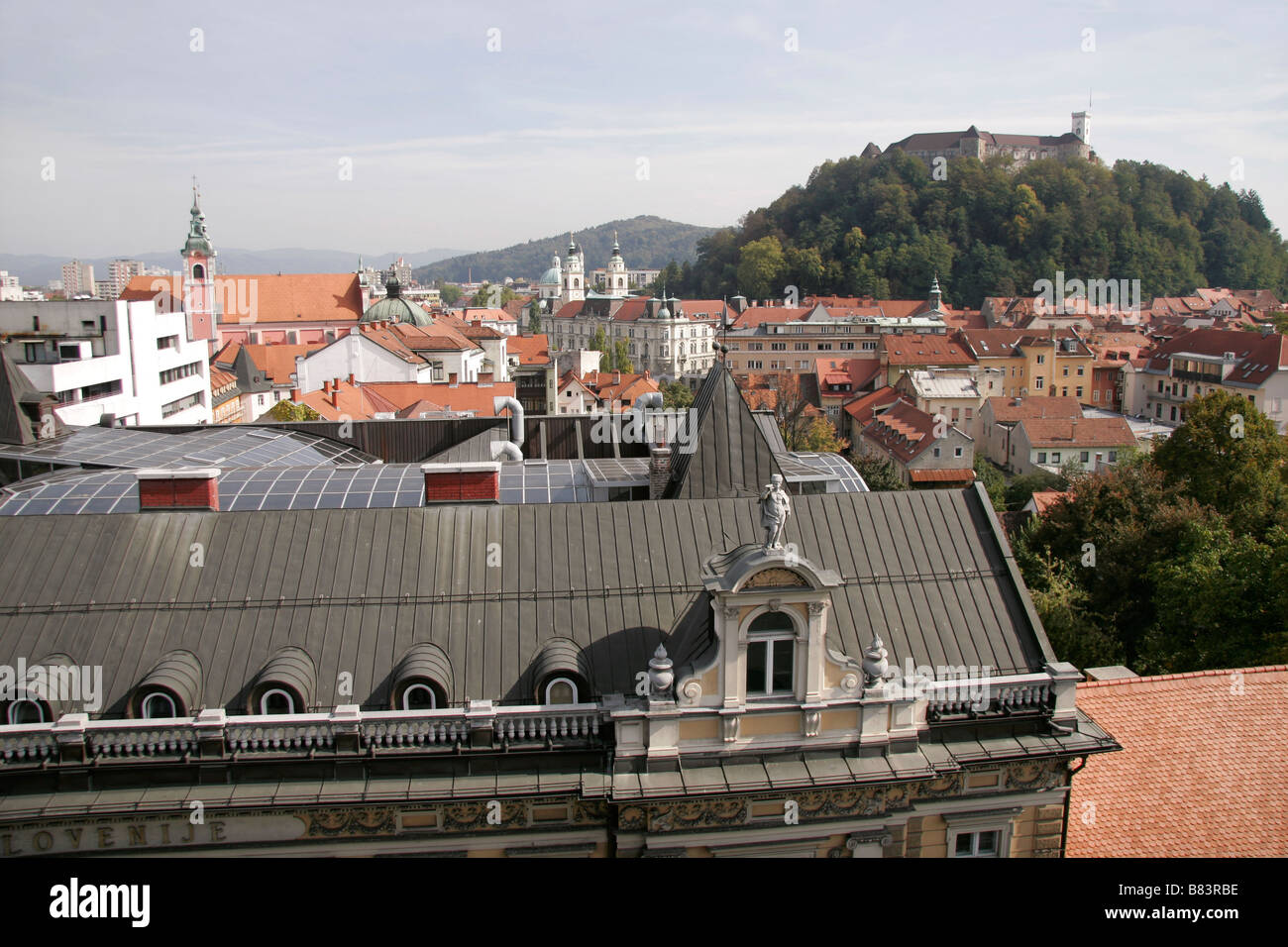 Ljubljana castle overlooking city hi-res stock photography and images ...