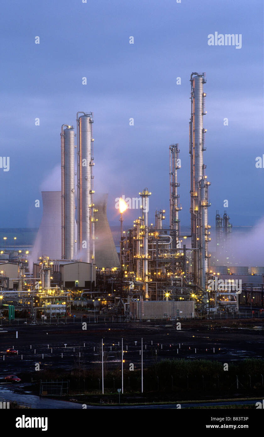 Petrochemicals plant hi-res stock photography and images - Alamy
