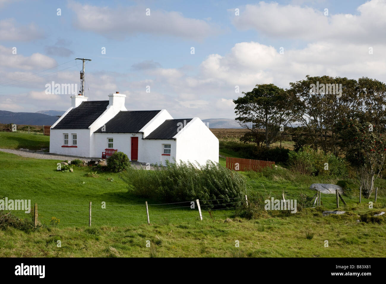 Irish cottage Loch an Iúir County Donegal, Ireland Stock Photo - Alamy