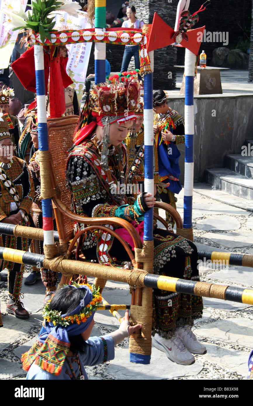 Local People iTraditional Dress at Traditional Wedding, Ruki aboriginal ...