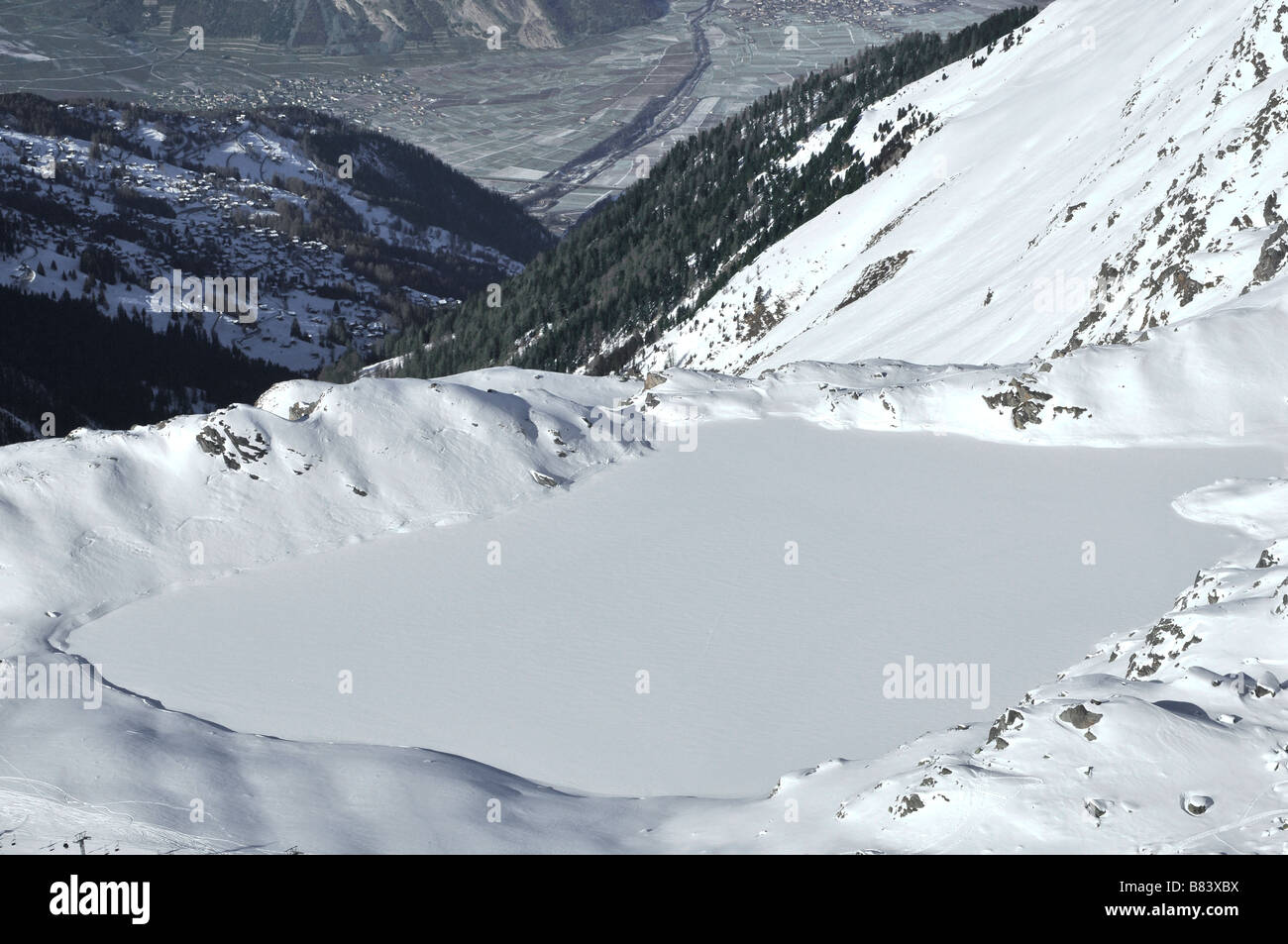 Altitude frozen lake hi-res stock photography and images - Alamy